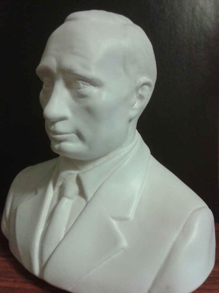 Бюсты знаменитых людей